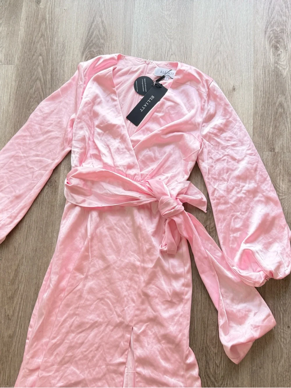 Elliatt | Dresses | Elliatt Kia Pale Pink Satin Vneck Draped Long ...